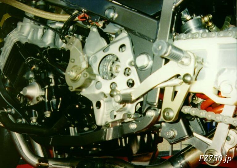 YAMAHA FZ750 (0U45) 1986 Daytona200 優勝車 - FZ750.jp